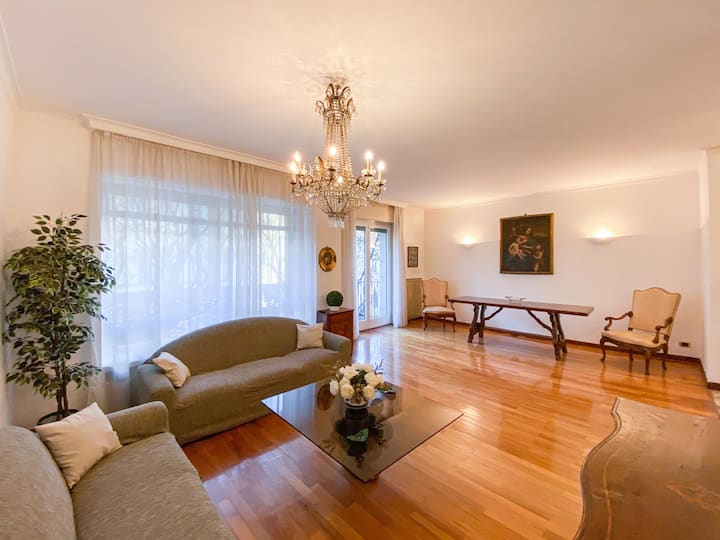 Garden, Via Monti, Centro Di Milano - Milan