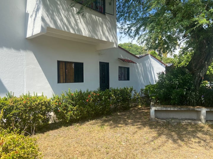 Cómodo Apartaestudio Equipado A 10 Min Del Centro - Flandes