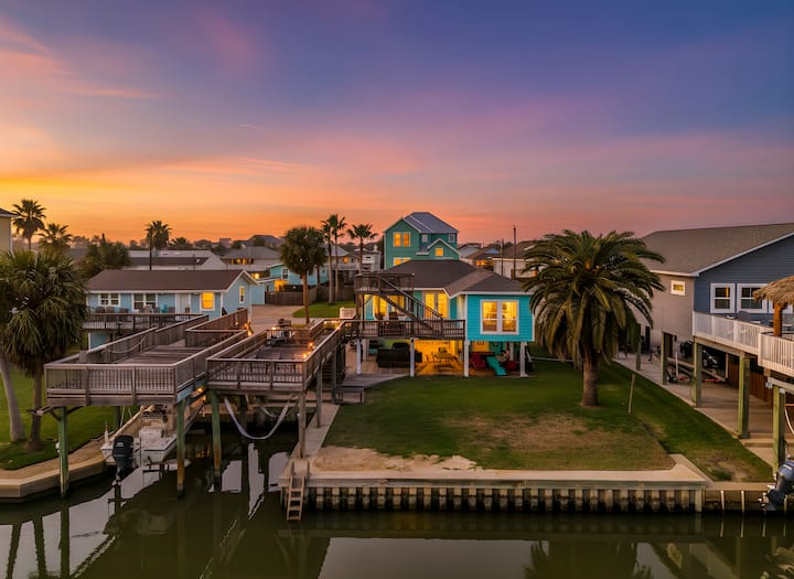 West End Waterfront Escape | Kayaks | Pet Friendly - Jamaica Beach, TX