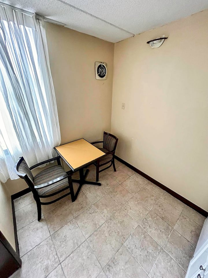 Central Albany Room With Breakfast Next Downtown - Albany, NY