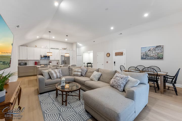 Close To Beach Boards Rides! Spacious New Condo! - Wildwood, NJ