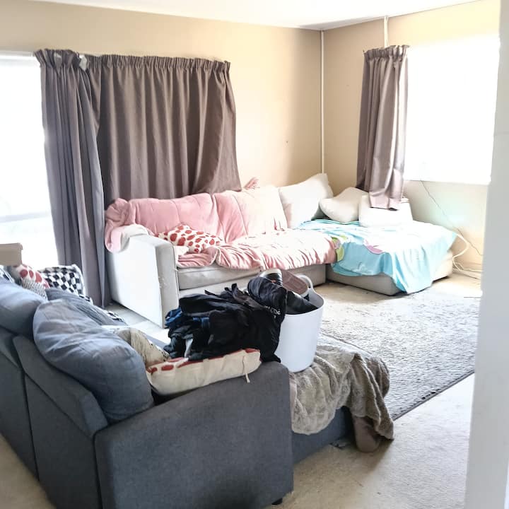 Pet Friendly Entire 3 Bedroom Stand Alone House. - Levin