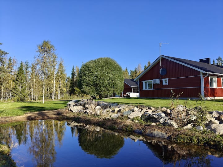 Villa Totonmäki Iso Talo Jossa Lampi Ja Hirsisauna - Simo