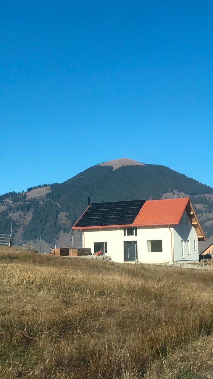 Modernes Haus In Der Rumänischen Bukowina - Dorna Candrenilor