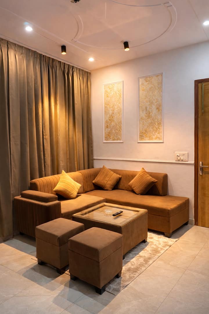Premium 2 Bhk | Luxury Stay Near Noida Sector 62 - Ghaziabad