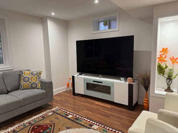 Walkout Basement Apartment For Rent - Aurora