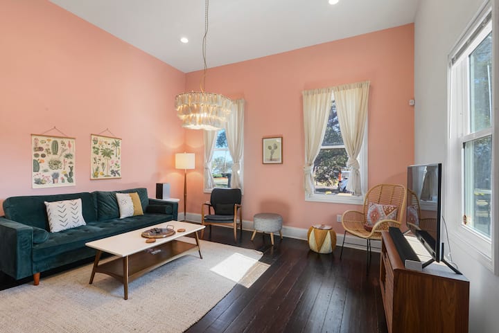 Nola's Finest | 2bd/2ba | Gated Parking | Fire Pit - New Orleans, LA