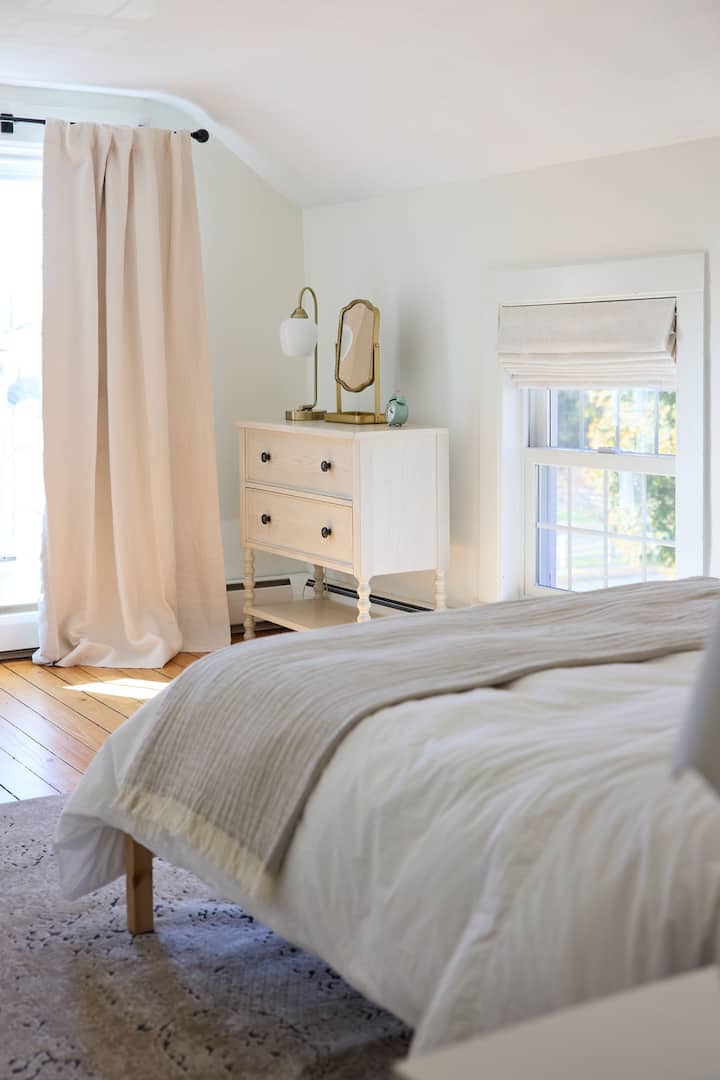 The Farmhouse Loft Guesthouse - Middletown, CT