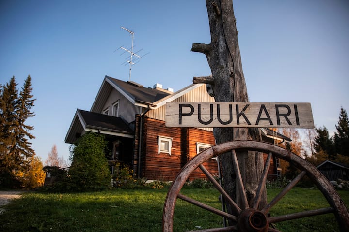 Vaaramaisemassa, Luonnon Kyljessä Lepäävä Majatalo - 