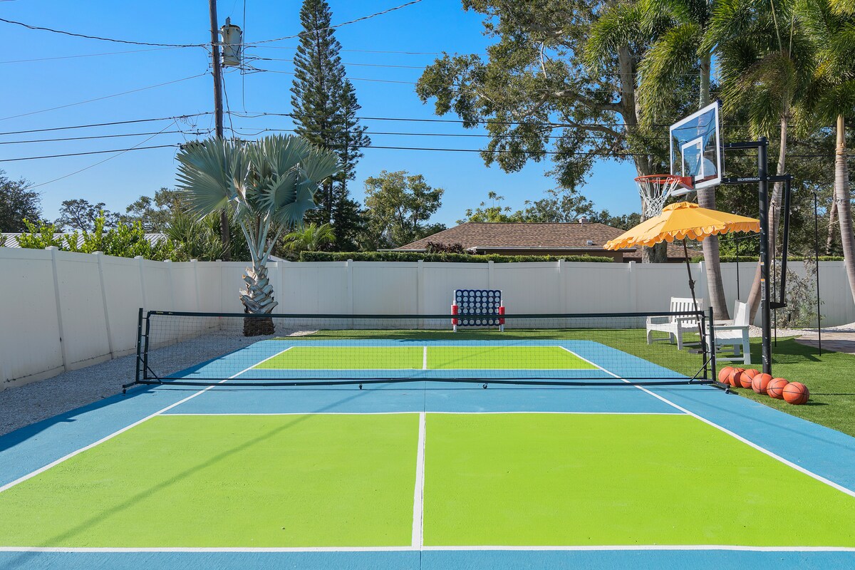 Palmshine Hideaway~Pickleball~Pool~GameRM~SpeakEZ - Houses for Rent in ...