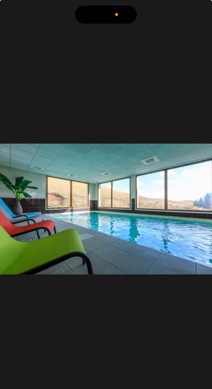 Le 452c Appartement Spacieux, Piscine Chauffée - Lac des Hermines