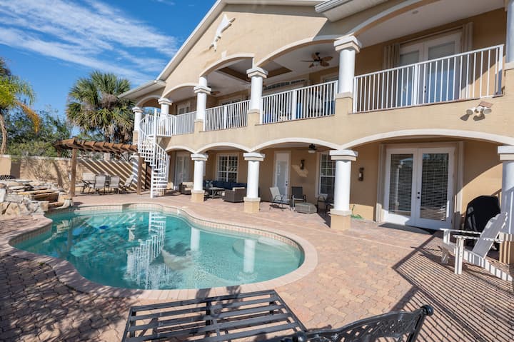 Poolside Dock Oasis - Palm Coast, FL