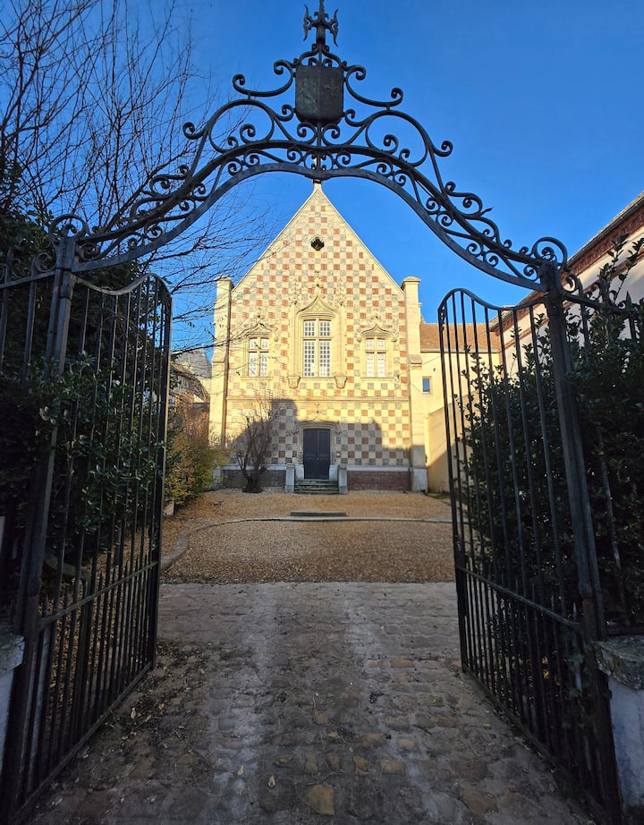 Ancien Palais De Justice Et Jardin - Verneuil-sur-Avre