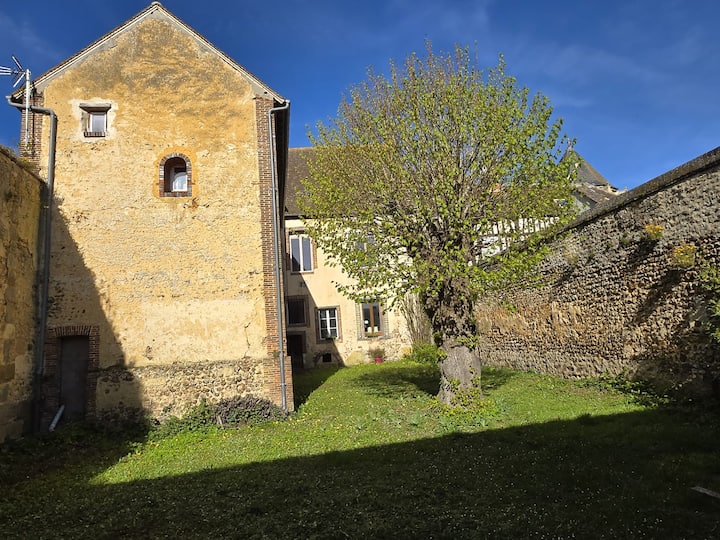 Monument Historique Rénové Avec Goût Et Jardin - Verneuil-sur-Avre
