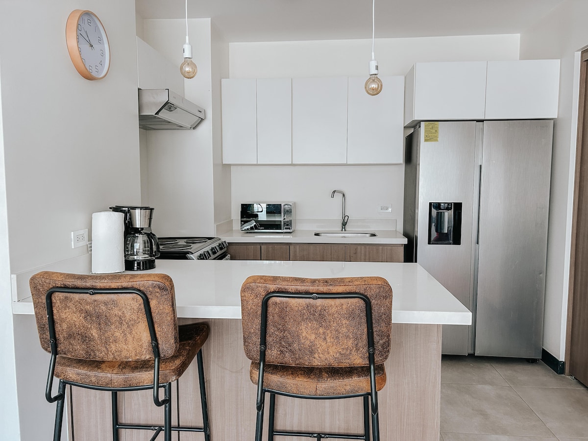 Condominio Aeropuerto SJO AC Seguridad 24/7 - Estacionamiento ...