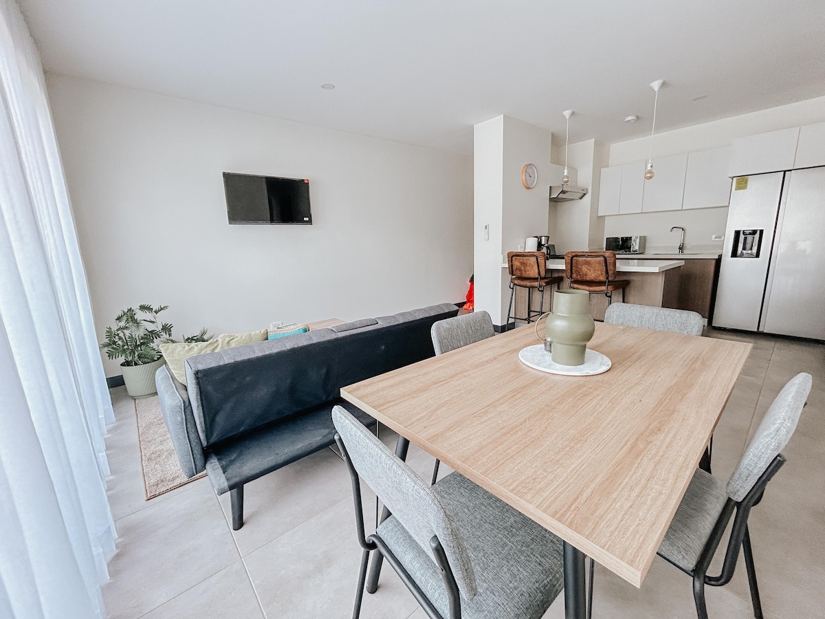 Condominio Aeropuerto SJO AC Seguridad 24/7 - Estacionamiento ...