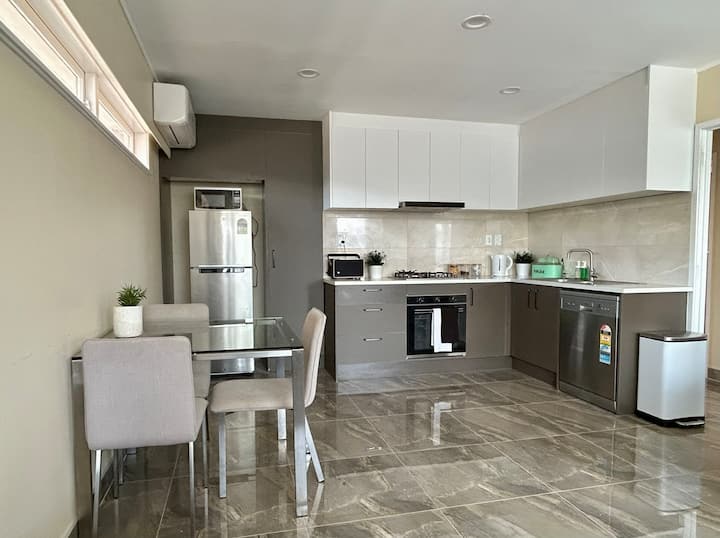 Manurewa Close To Airport, Manukau And Trains - Auckland