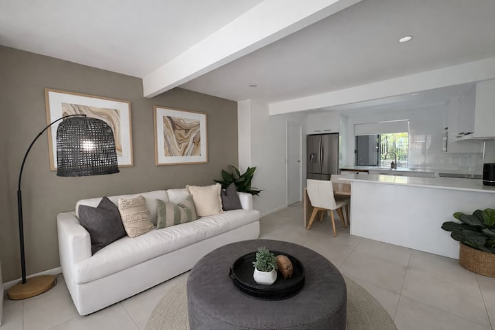 Sunlit Buddina Guesthouse | Beach & Pool Access - Sunshine Coast