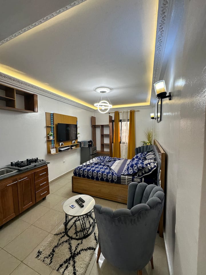 Chambre Moderne, Confort Luxe, Balcon Privé Chic. - Douala