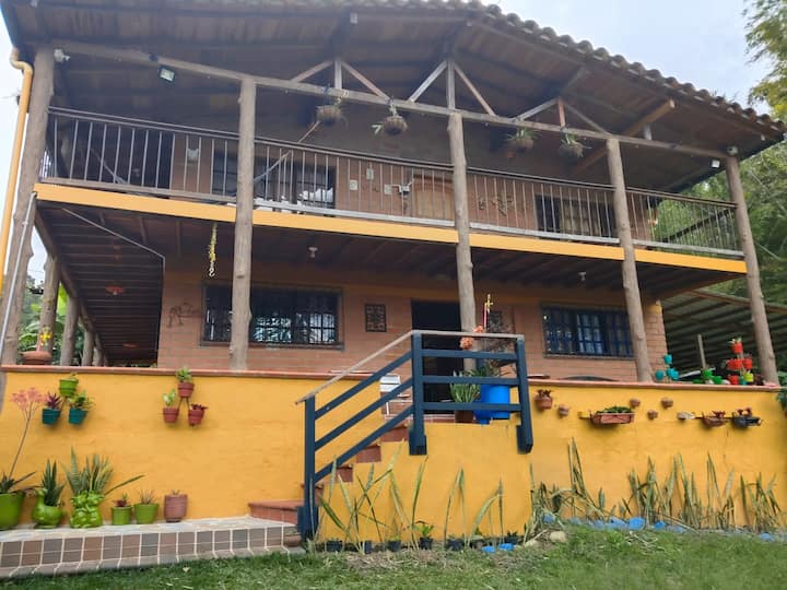 Casa Finca Familiar En Barbosa, Cómoda Y Tranquila - Barbosa