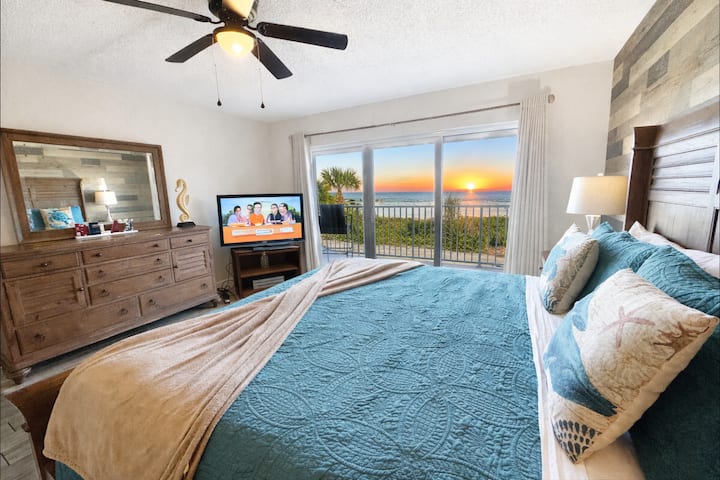 Cocoa Beachfront Oasis, 1st Floor W Pool! - Cocoa Beach, FL