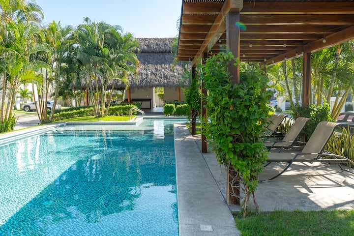 Depa Tipo Resort, Planta Baja, Alberca - Manzanillo