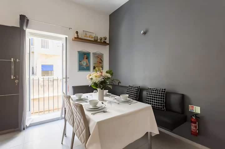 Magic Escape In The Hearth Of Valletta-unesco Whs - Valletta