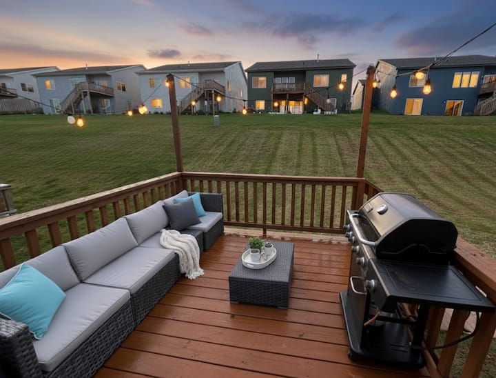 Modern Home Near Lake Cunningham, I-680 & Malls - Omaha, NE