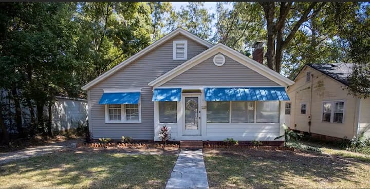 Midtown Blue Bungalow - Tallahassee, FL