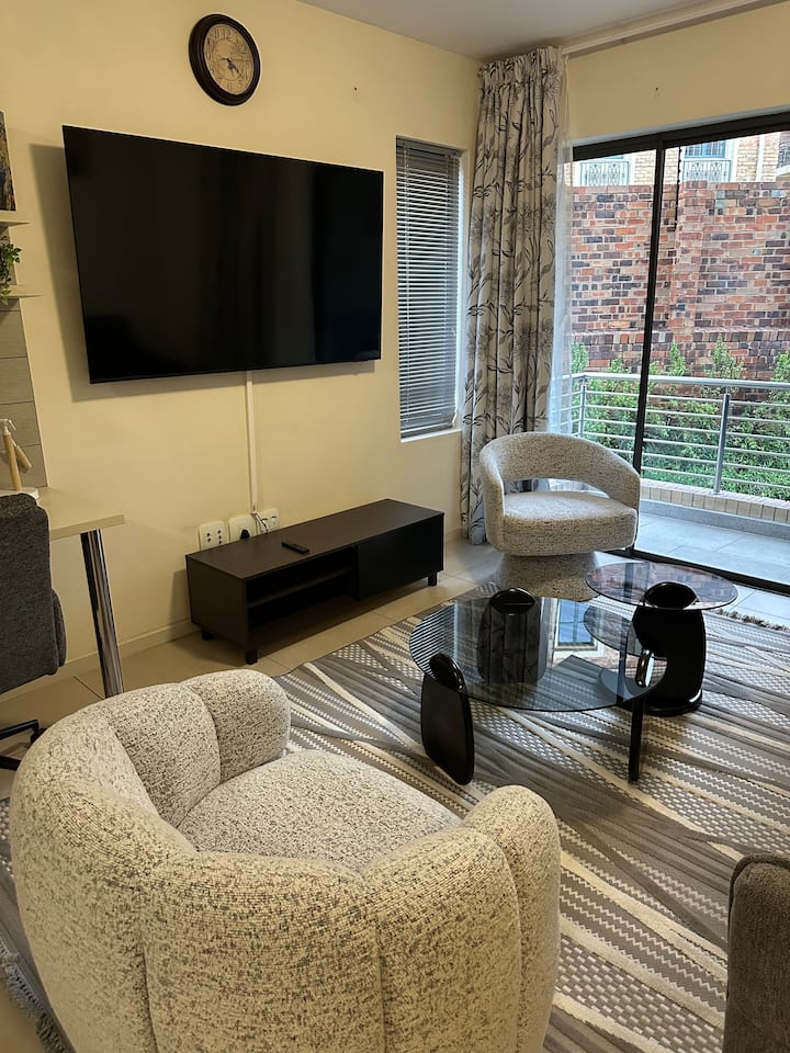 Luxury 1-bed Apartment | Morningside, Sandton - Sandton