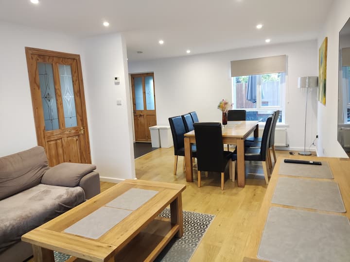 House, Parking, Wi-fi, Garden, Contractor, Family - Ringwood