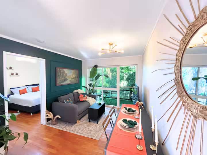 Your City Jungle Oasis: Clean, Quiet, Cosy - Brisbane