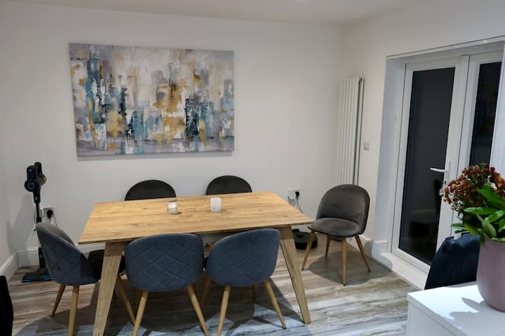 The Church Hill - Barnet