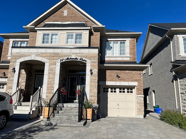 Semi Detached 4 Bedroom House - Markham