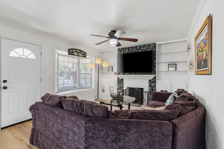 Little Valley Stay: Central Location/4 Br/pets Ok - West Valley City, UT