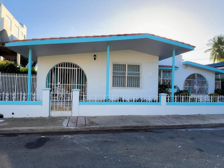 Downtown House Movie Night Walk To Beach & Ferry - Vieques