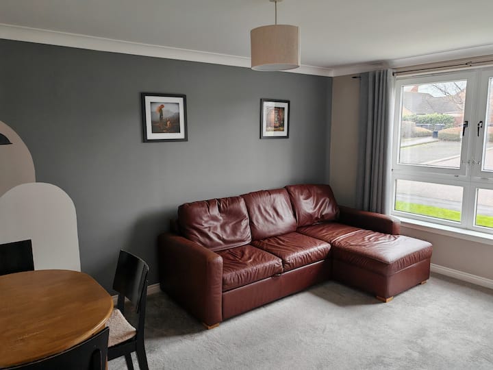 Sunny Riverside Apartment - Stirling