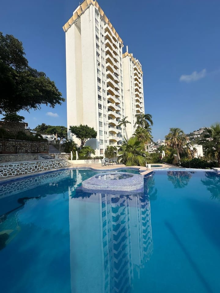 Depto. Vista Al Mar, 3albercas,acceso Playa Caleta - Mexico