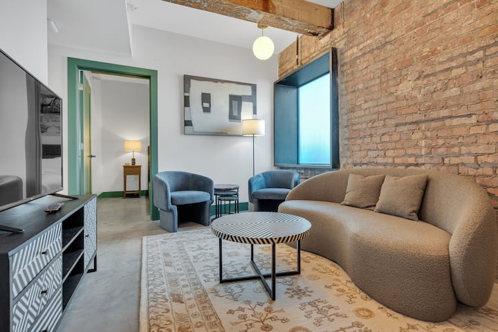 French Quarter, Rooftop Pool, Near Saenger & Canal - New Orleans, LA