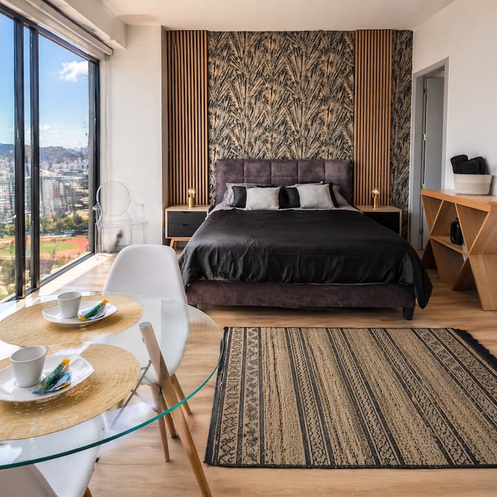 Qorner Piso 14 • Vista Urbana Balcón. - Quito