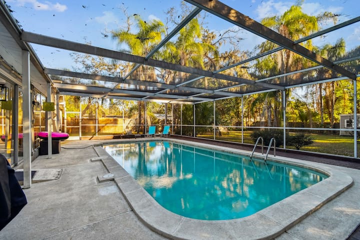 Cozy Archway Retreat - Tampa, FL