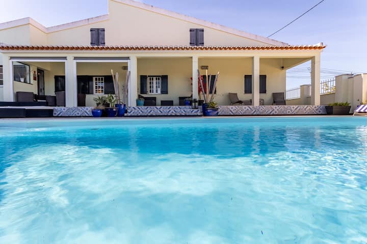 Cozy Villa Whit Swimming Pool - Almada
