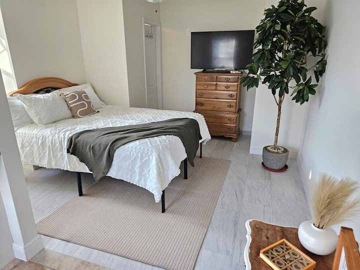 Serenity Studio - Private Entry & Patio - Clearwater, FL