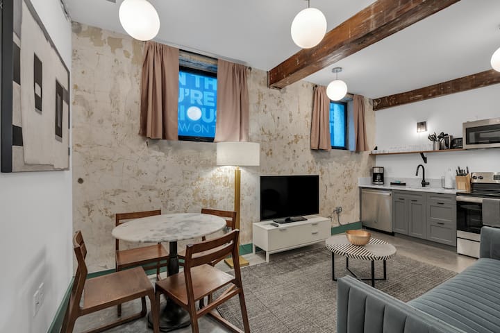 French Quarter, Steps To Saenger And Canal Street - New Orleans, LA