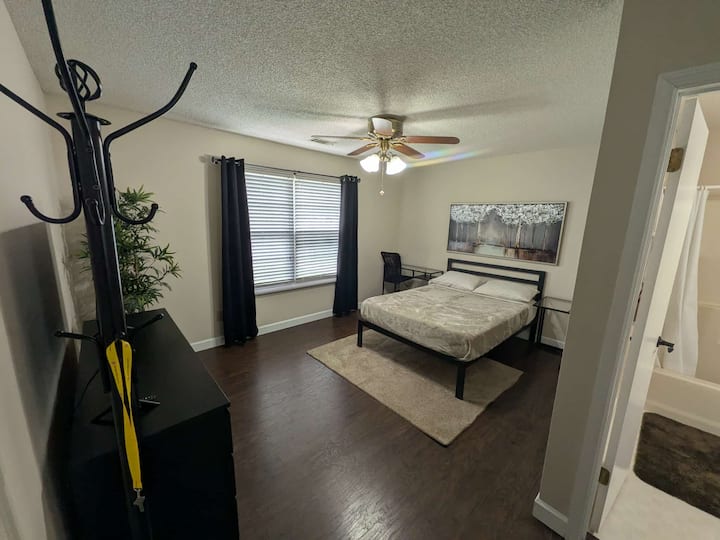 Walk To Starbucks, Krispy Kreme, Walmart! - Warner Robins, GA