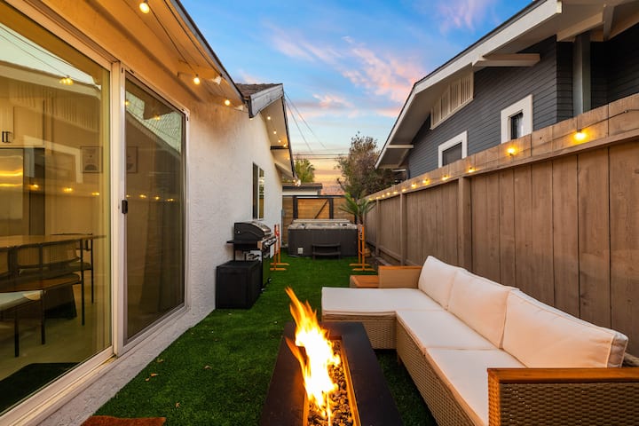 New! Stunning 5 Bedroom W/ Hottub, Games, Near Zoo - San Diego Airport (SAN)