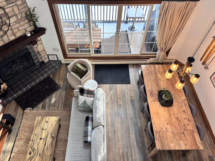 Spacious 2-story Ski-in Condo • Views & Fireplace - Mont-Tremblant