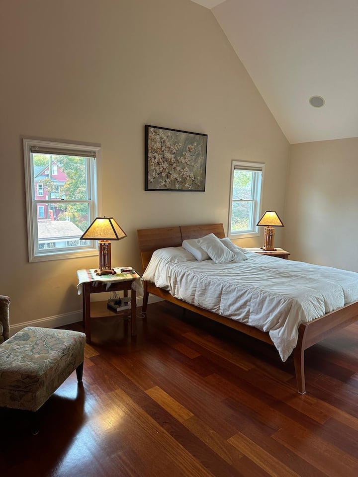 Coral Suite In North Cambridge Close To Davis Sq - Cambridge, MA