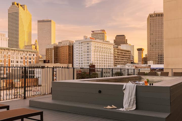 French Quarter, Rooftop Pool, Walk Everywhere! - New Orleans, LA