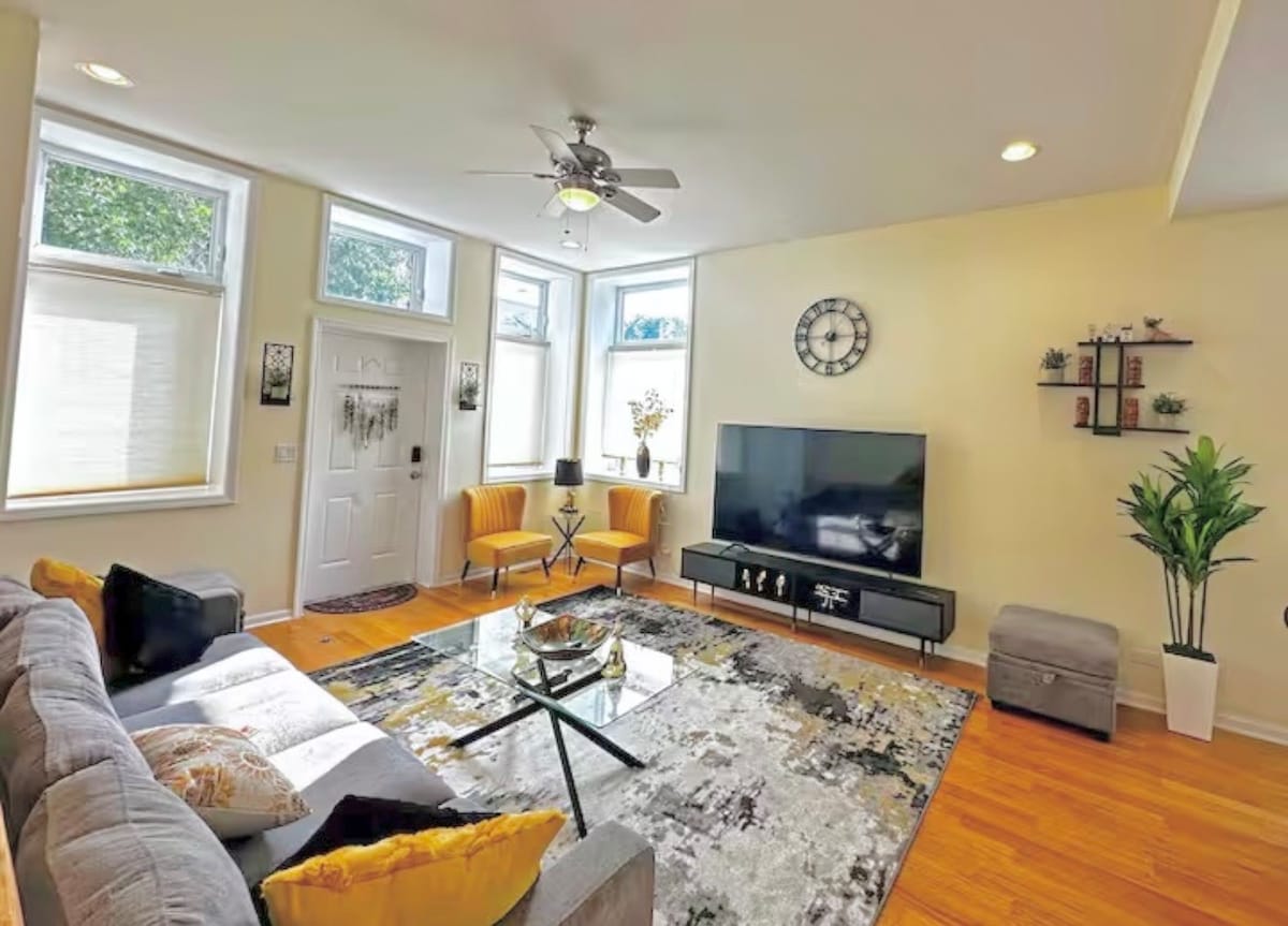 Duplex spacieux 3 chambres/2 salles de bain près de WestLoop et du ...